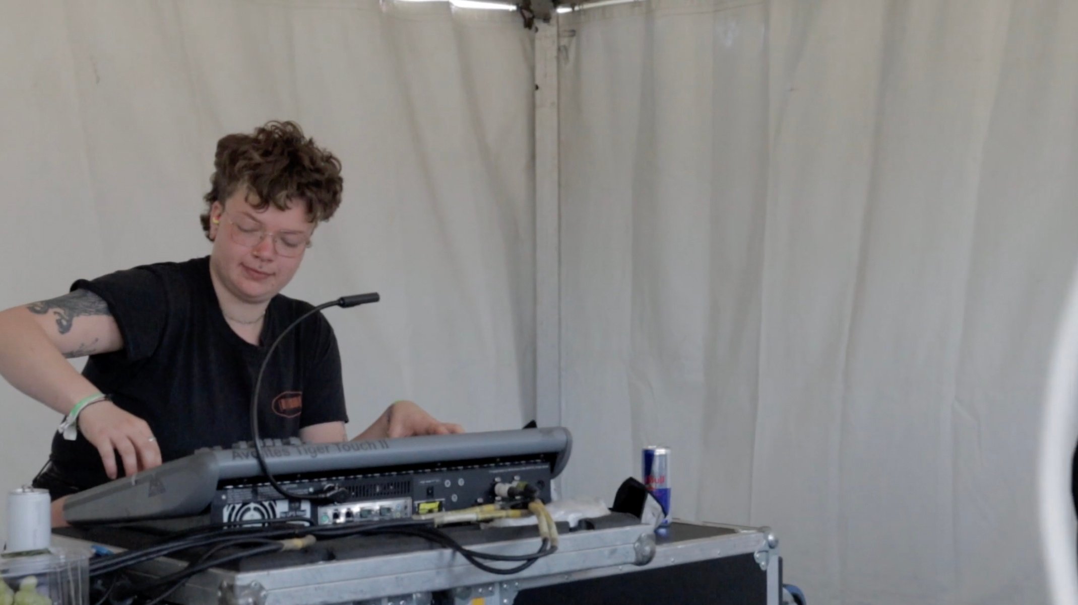 What is a live sound engineer and what do they do? Our ultimate guide