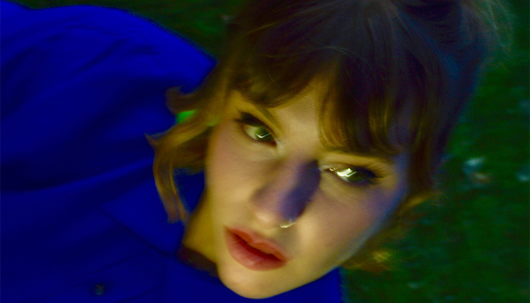 HANAH hits the road and celebrates one million streams with Saffron